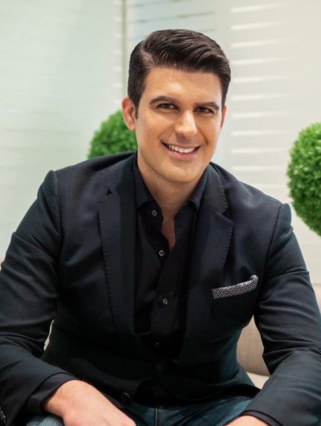 Simulate your future look with Lindapp - Dr. Ektor Panayi